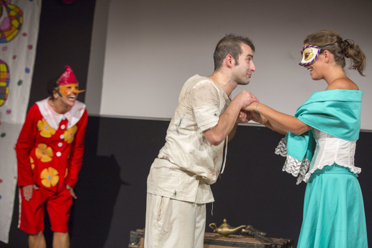 Il Vestito di Arlecchino – Il Sipario Strappato